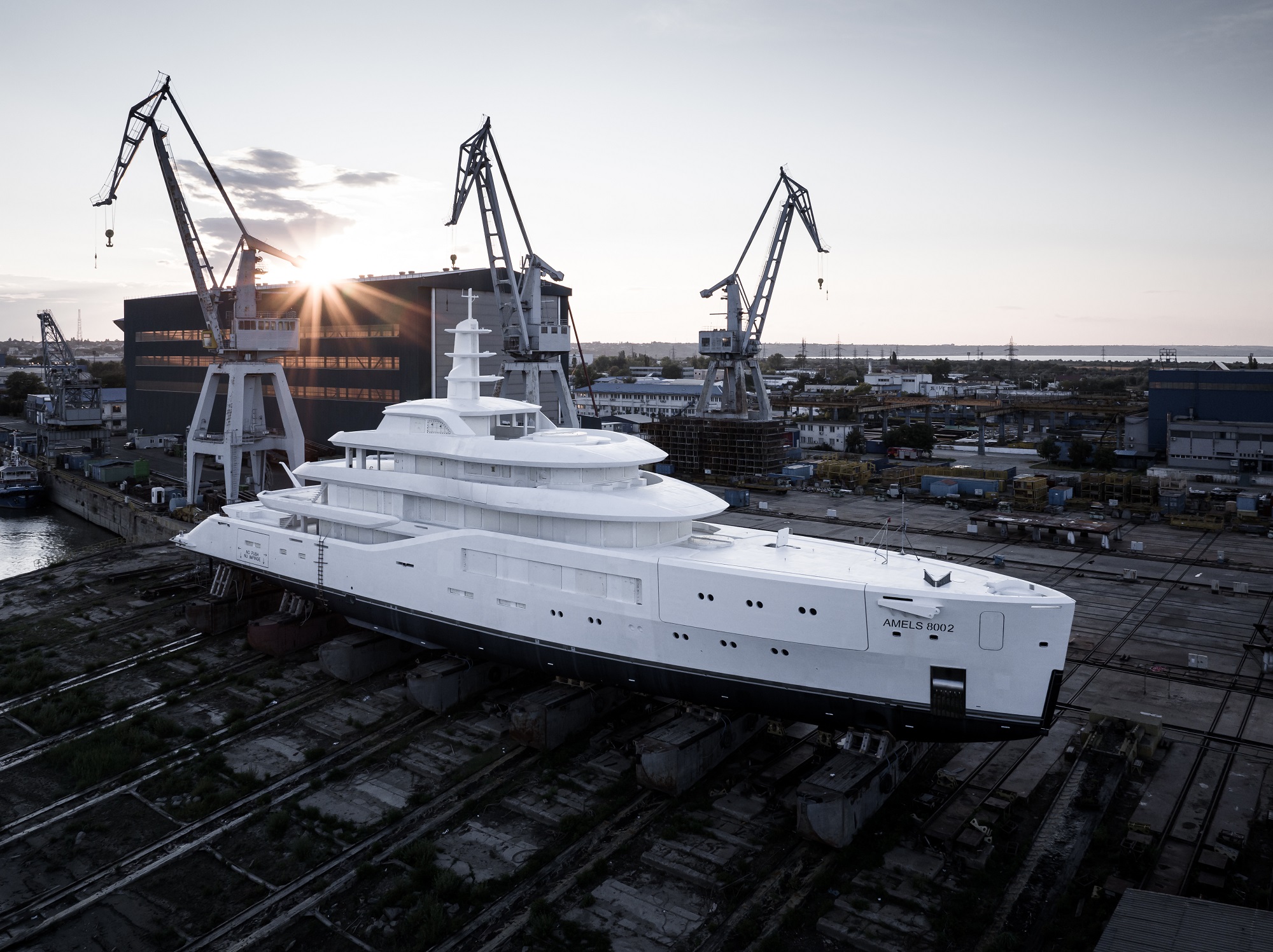 Yacht AMELS 8002, Amels | CHARTERWORLD Luxury Superyacht Charters